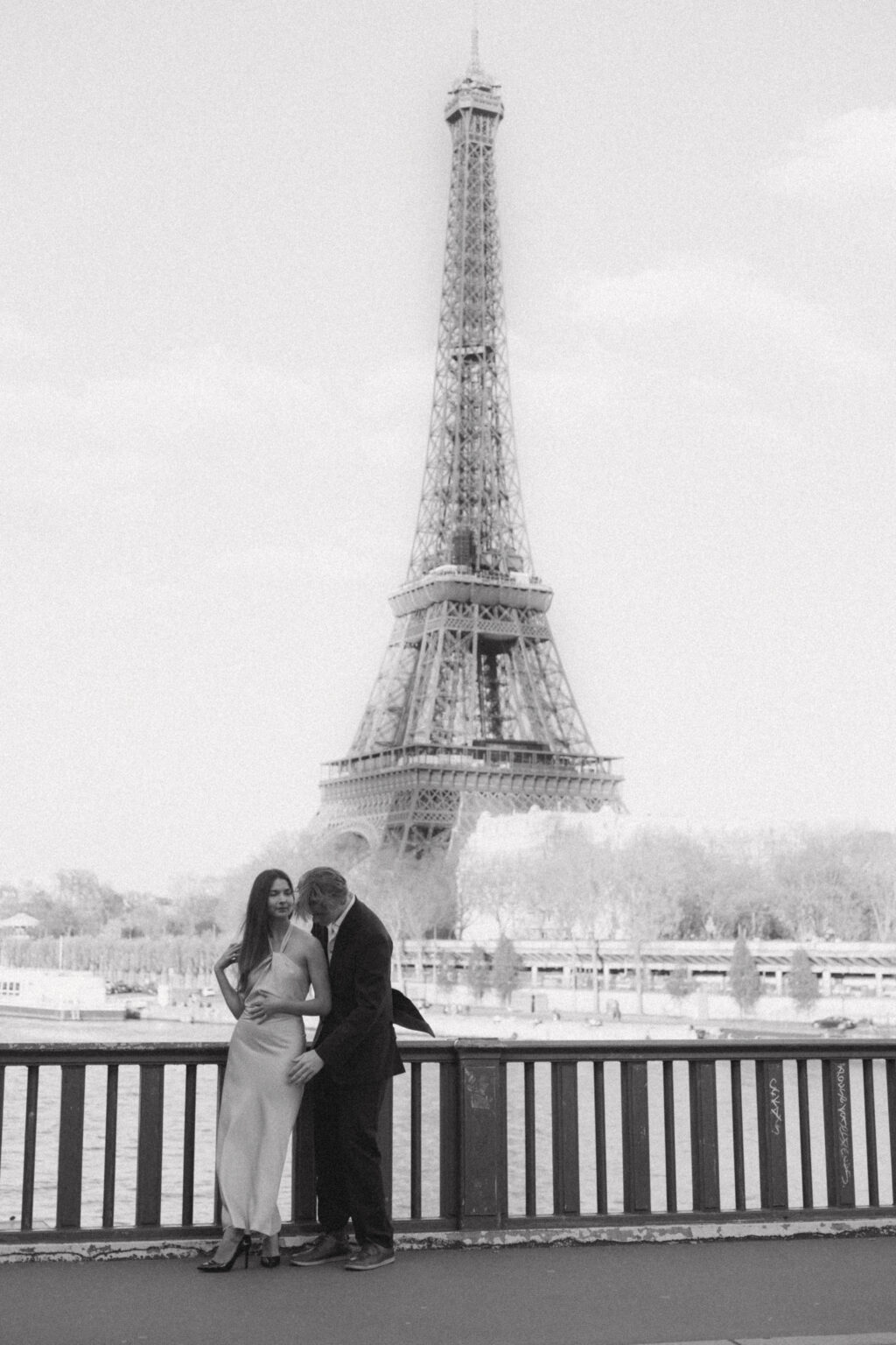 Alona + Robert – Paris, France Couple Photos | katiemichaphotography.com