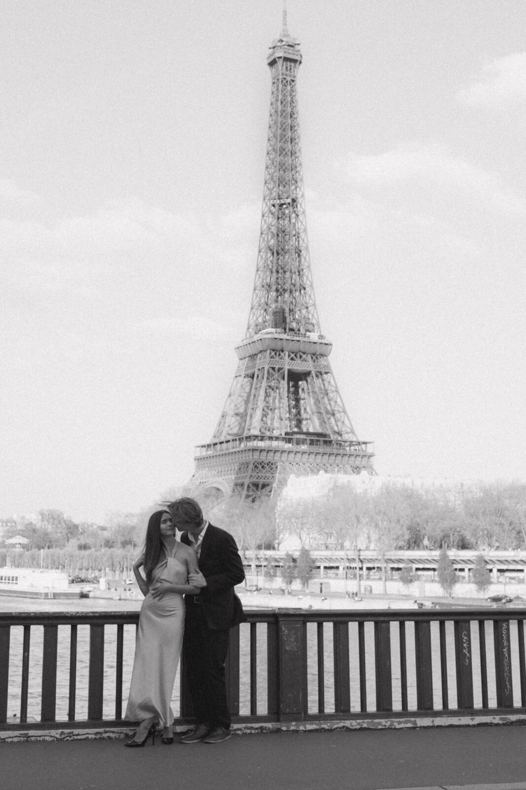 Alona + Robert – Paris, France Couple Photos | katiemichaphotography.com