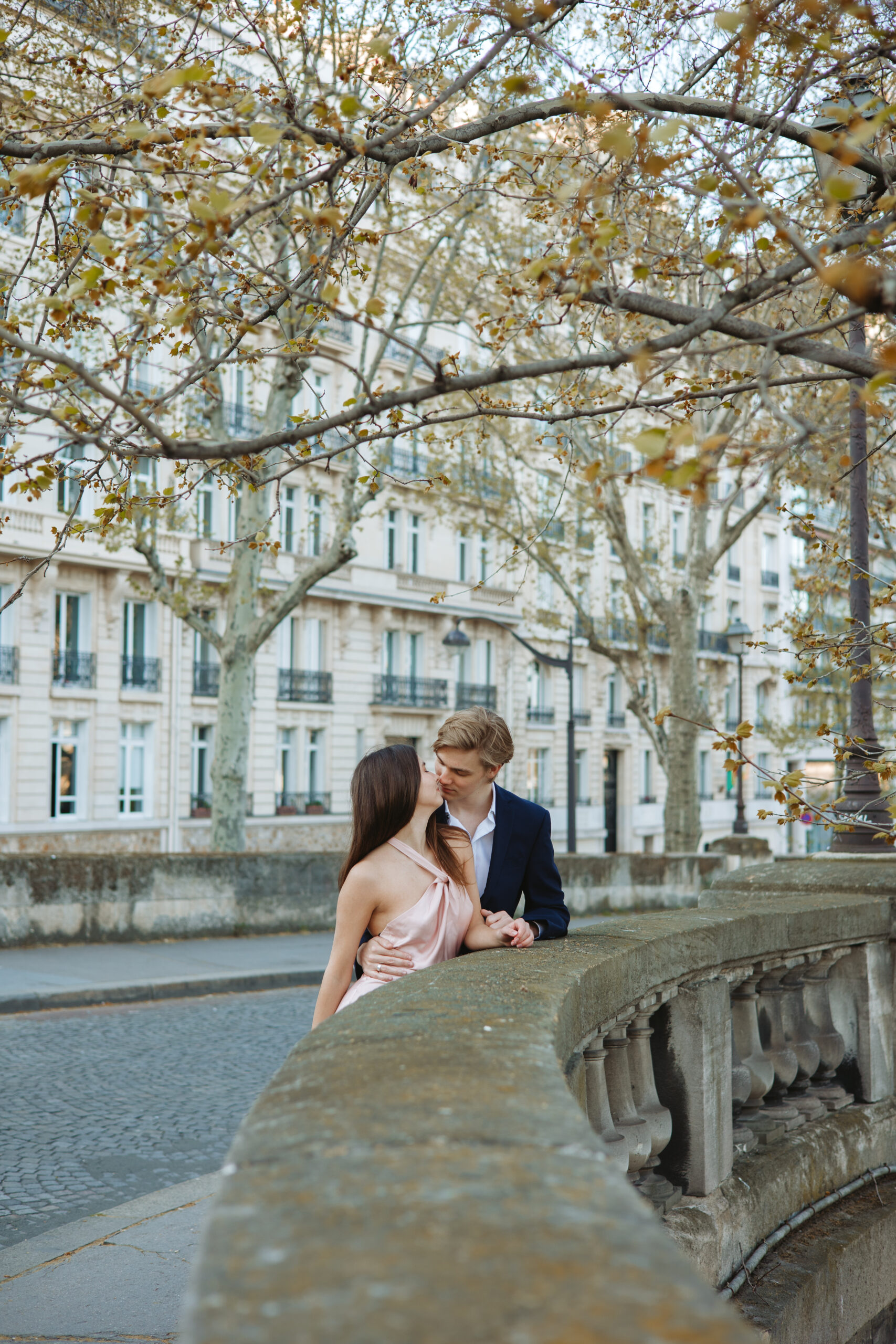 Alona + Robert – Paris, France Couple Photos | katiemichaphotography.com
