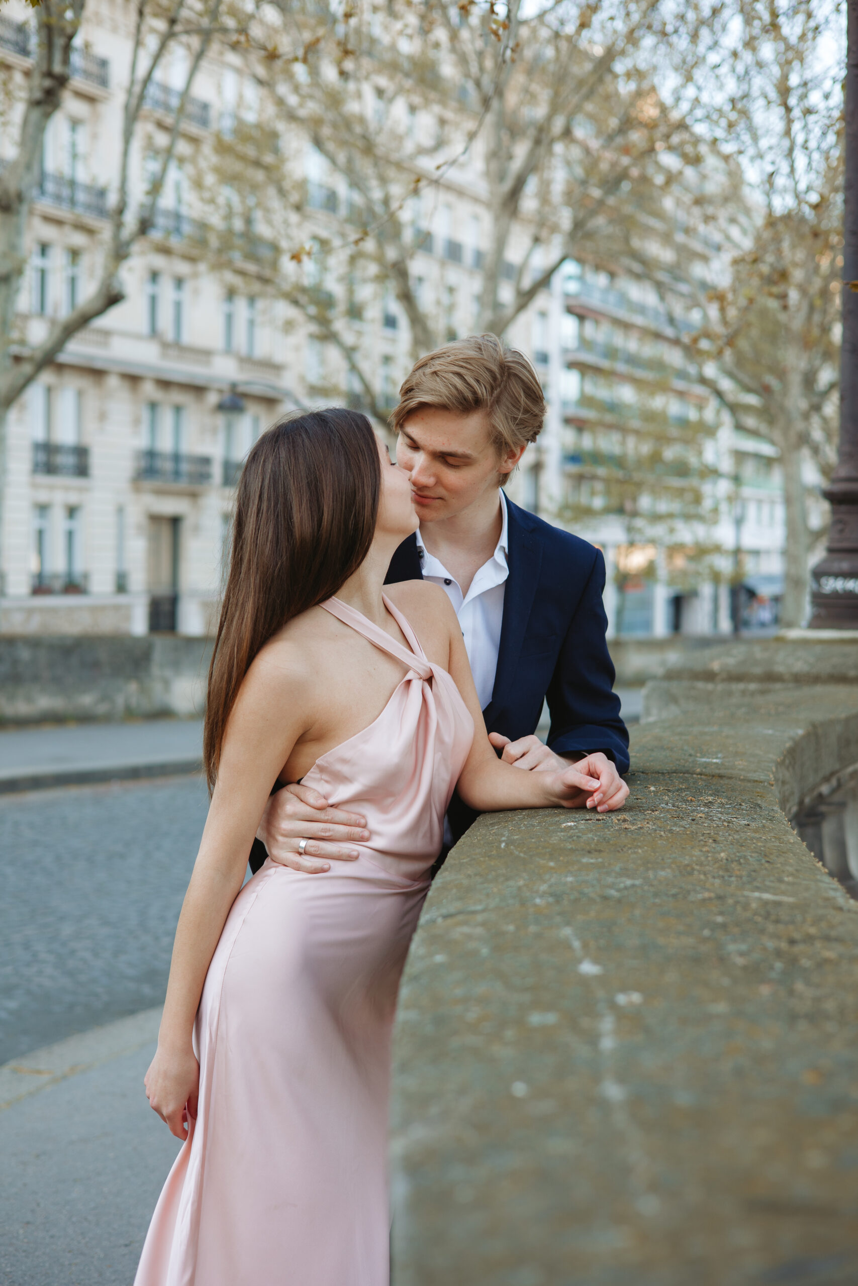 Alona + Robert – Paris, France Couple Photos | katiemichaphotography.com