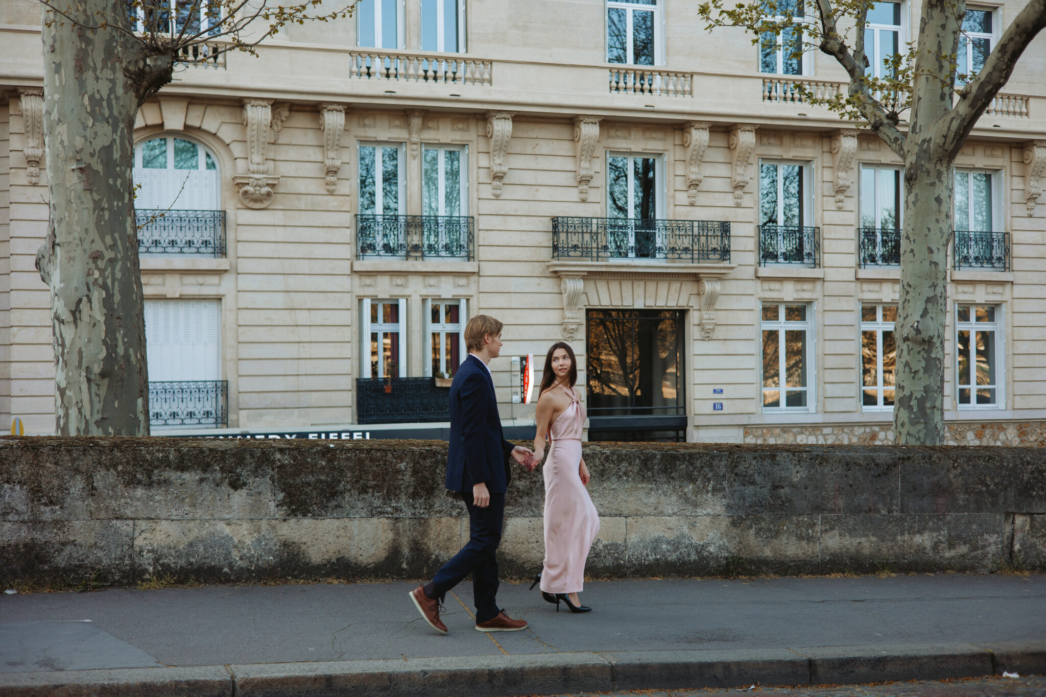 Alona + Robert – Paris, France Couple Photos | katiemichaphotography.com