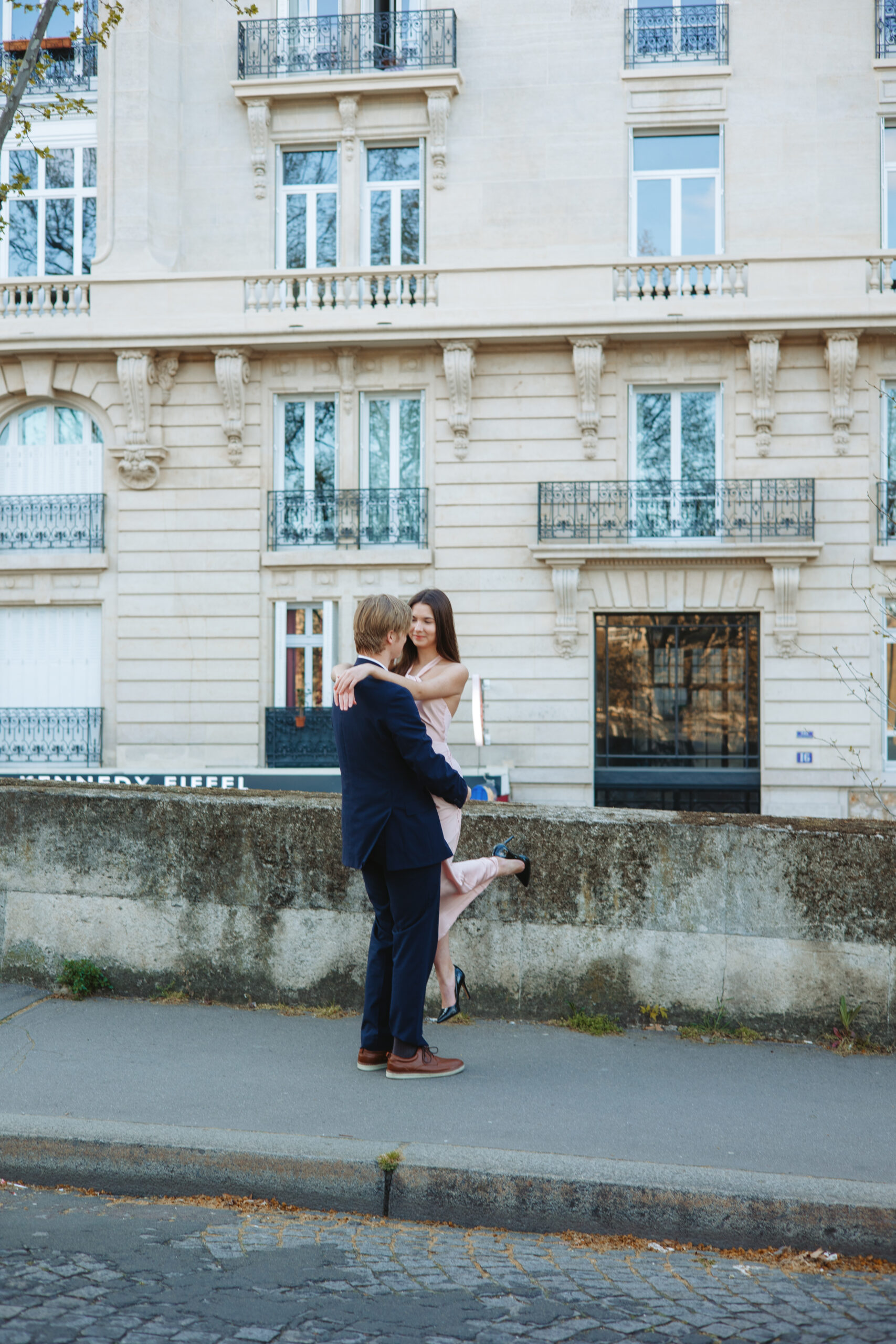 Alona + Robert – Paris, France Couple Photos | katiemichaphotography.com